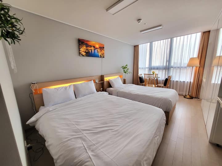 [2인or3인] 인천대교뷰, 아늑한공간, 호텔침구, 커피머신기 - Incheon