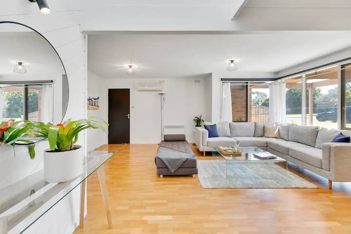 Beachside Serenity - A Quiet Beachside Hideaway - Mornington