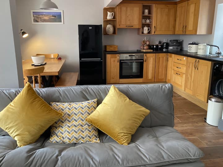 Newly Restored Cottage, Main St, Foynes, Sleeps 6 - County Limerick