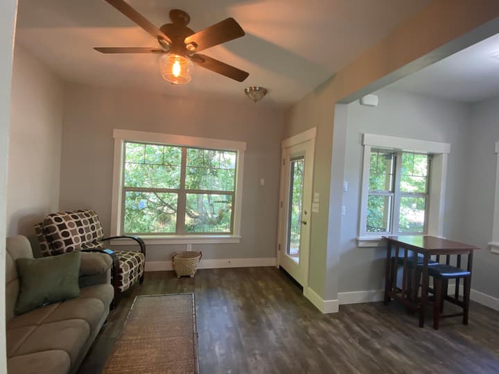 Fantastic 1 Bedroom Bungalow, Quiet Neighborhood - Eugene, OR