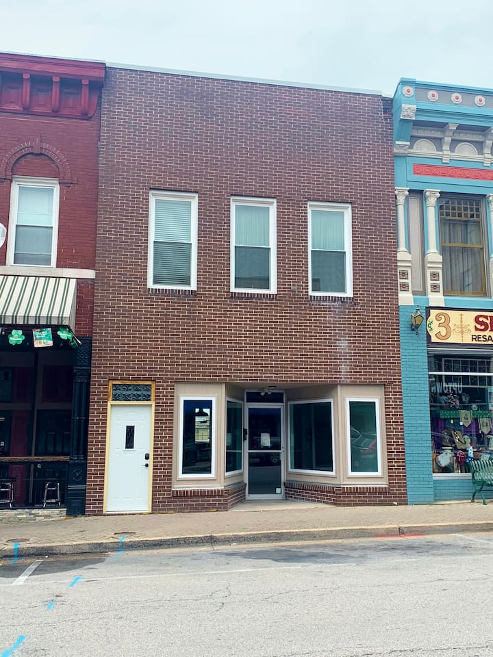 Take A Step Back In Time! - Rolla, MO