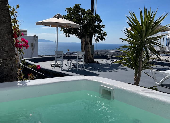 Rousa Villa, Jacuzzi With Sea View - Santorini