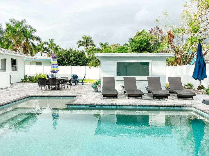 Rhodes Retreat - Beautiful Pool And Backyard Space - Sarasota, FL