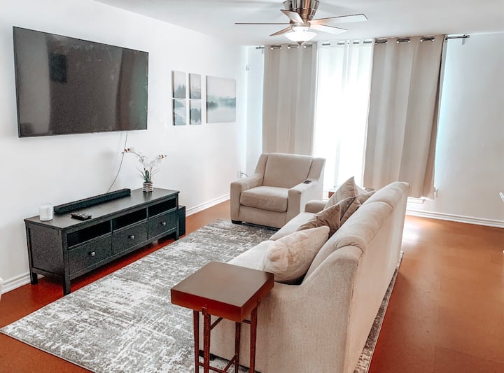 Modern 2 Bed/2 Bath Condo In Gated Community - Dallas, TX