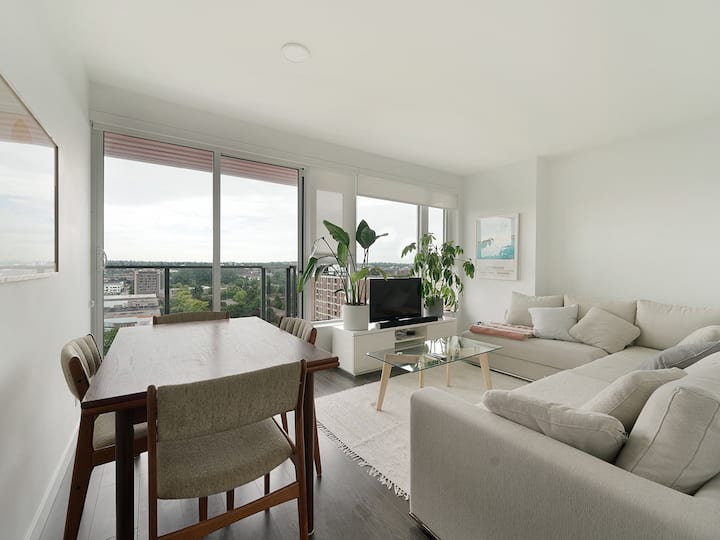 Lovely 1bd Condo With Free Parking On Premises! - Vancouver