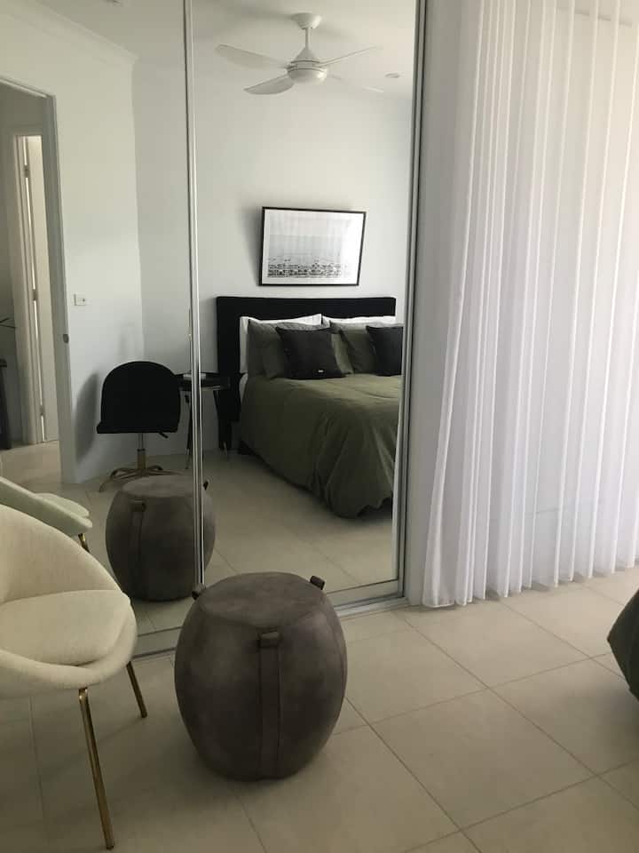 Sophisticated Seaside Luxury Oceansluxe Palm Cove - Palm Cove