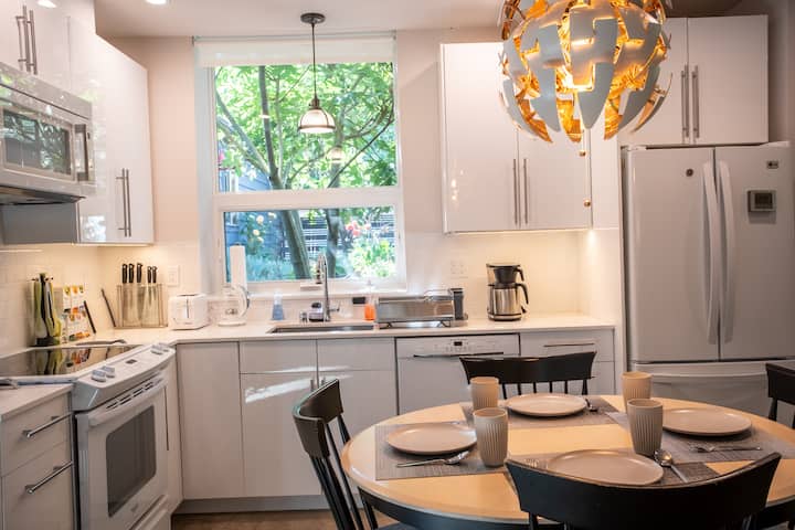 Serene Garden Apartment In Ballard - Seattle, WA