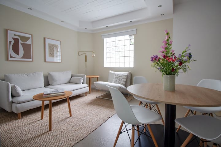 Perfect Located In Trendy Quarter - Hamburg