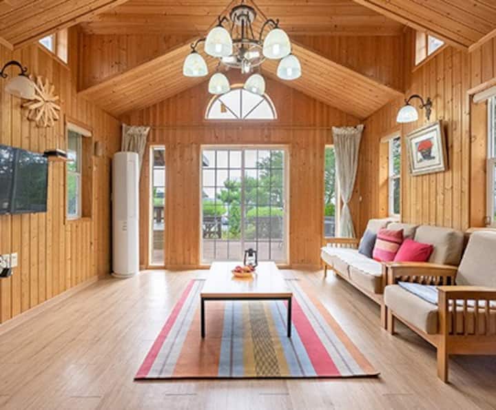 [석굴룸] 경주 복층 독채 펜션/자연의 푸르름 속 가족, 친구와 놀기 좋은 숙소(바베큐O) - Gyeongju-si