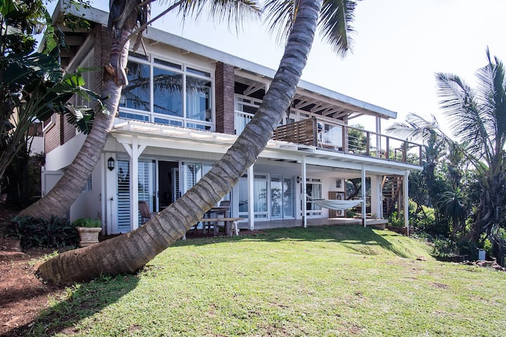 Bright 6-bedroom Beach House With Panoramic Views - Dolphin Coast