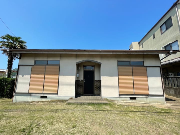 【立地良し!一棟貸し】駅近5秒、国道11号沿い。裏庭でbbqができる小さな平屋。 - 다카마쓰시