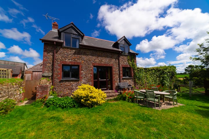 Two Bedroom Farm Cottage, Nr. Widemouth Bay, Bude - Widemouth Bay