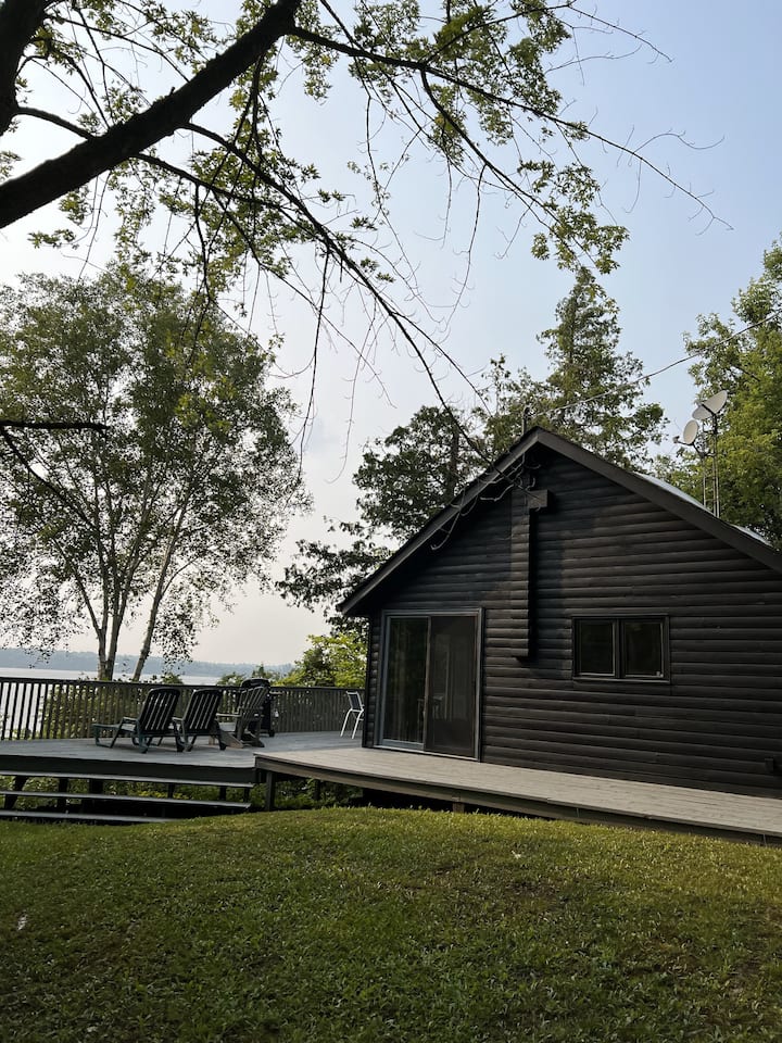 Cozy & Quaint 1 Bedroom Cottage - Fenelon Falls