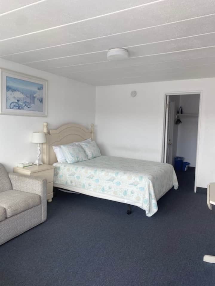 Partial Ocean View 1 Queen Bed - Ocean City, NJ