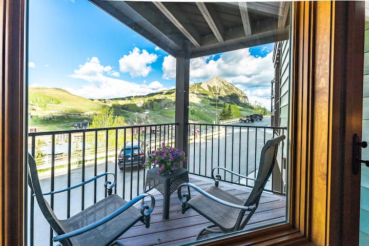 Teocalli Townhome: Hot Tub, Renovated, Mtn Views - Crested Butte, CO