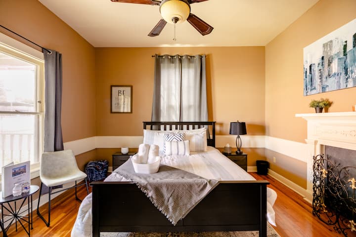 Stay In The Heart Of Austin - Austin, TX