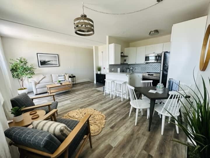 2 Bedroom Apartment In The Heart Of The West End. - South Portland, ME