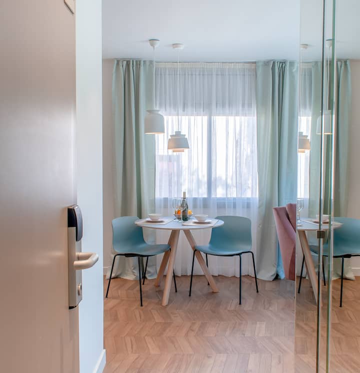 Unic Studio Avec Grande Terrasse Ensoleillée - Castelldefels