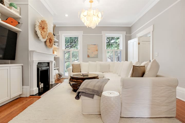 Alluring 1869 Townhome - Forsyth Park Steps Away! - Savannah, GA