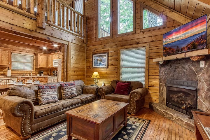 1304 Pine Trail Cabin 2 Bedrooms 2 Bathrooms Cabin - Gatlinburg, TN