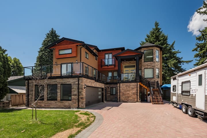 3-brd Entire Suite In Surrey Central New House - Surrey, BC