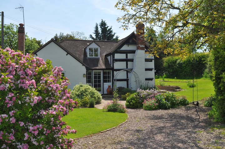 Cosy Countryside Cottage - Ledbury