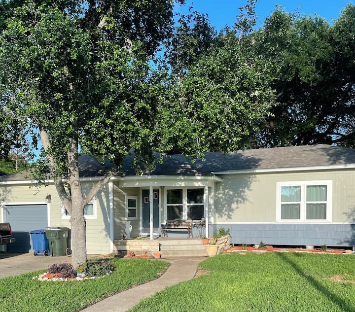 Entire House Centrally Located Near Everywhere Fun - Corpus Christi, TX