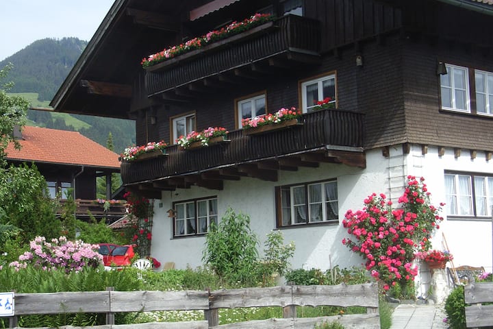Behagliches Urlauben Unter`m Dach Im Haus Anton - Obermaiselstein