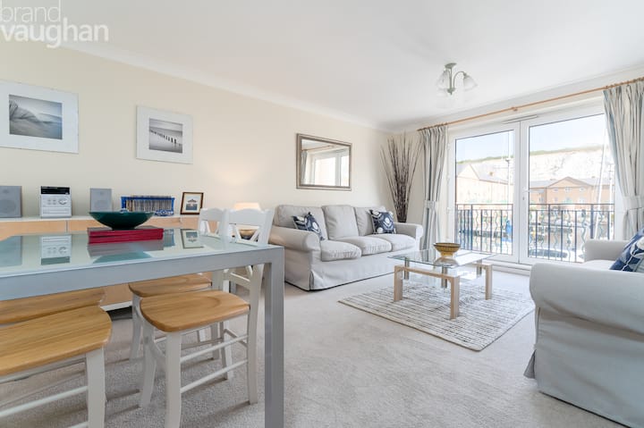 Super 2-bedroom 2-bath With Lagoon Views- 398850 - Brighton and Hove