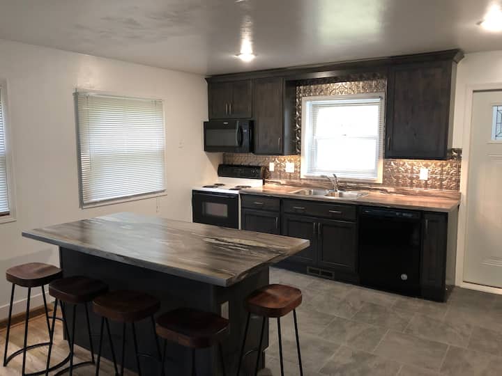 Newly Remodeled Adorable 4-bedroom Home - Hill City, SD