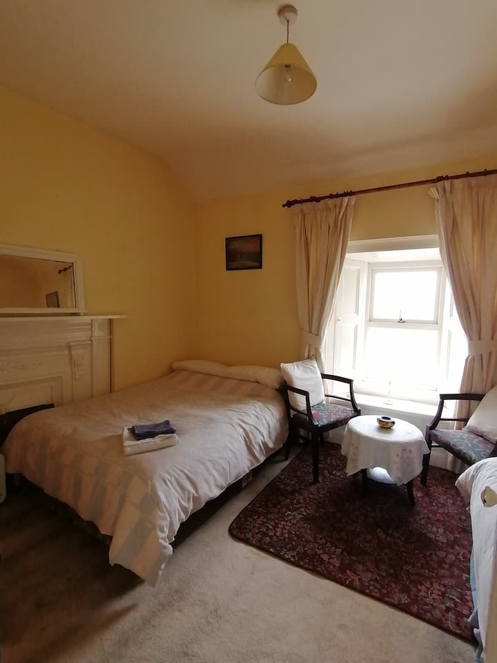 Seaside Townhouse. Room 3 Is For 2 To 4 Guests. - Doolin
