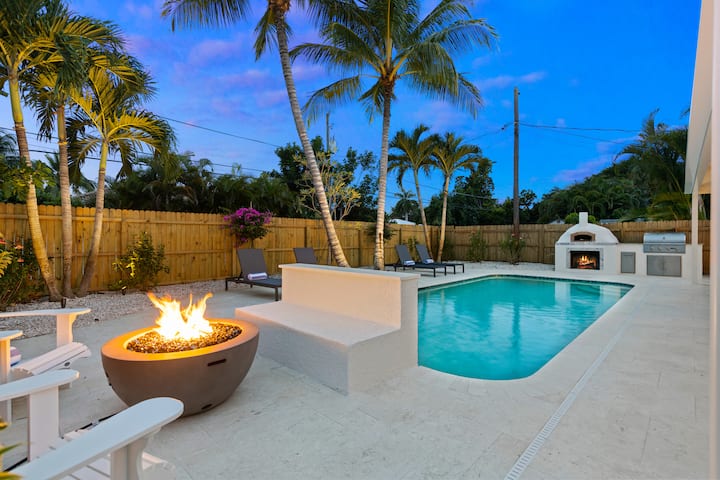 Naples Oasis - Heated Pool, Pizza Oven, Fire Pit & Near Vanderbilt Beach - Vineyards, FL