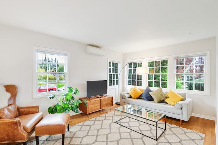 Bright Cottage Style Apartment | On Belmont - Portland, OR