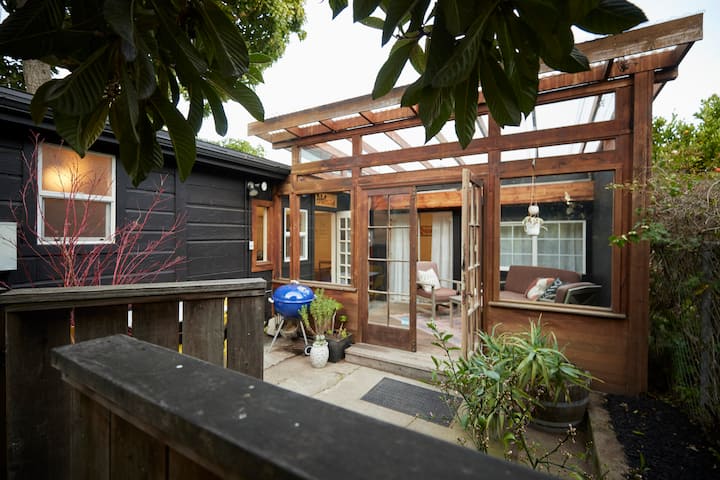Artist's Private Mission Garden Cottage - San Francisco, CA