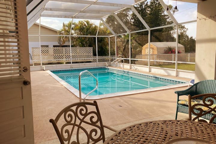 By Lake Jackson & Race Track! Swimming, Bbq, Patio - Sebring, FL