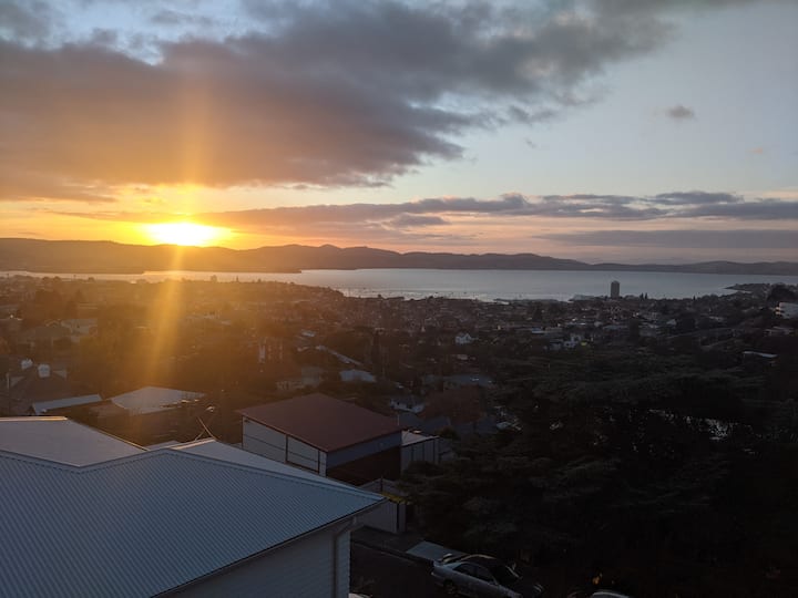 Cosy 2-bed Apartment With Stunning City Views - Hobart