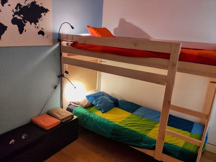 Cozy Bedroom For Two Next To The Beach - Donostia-San Sebastian