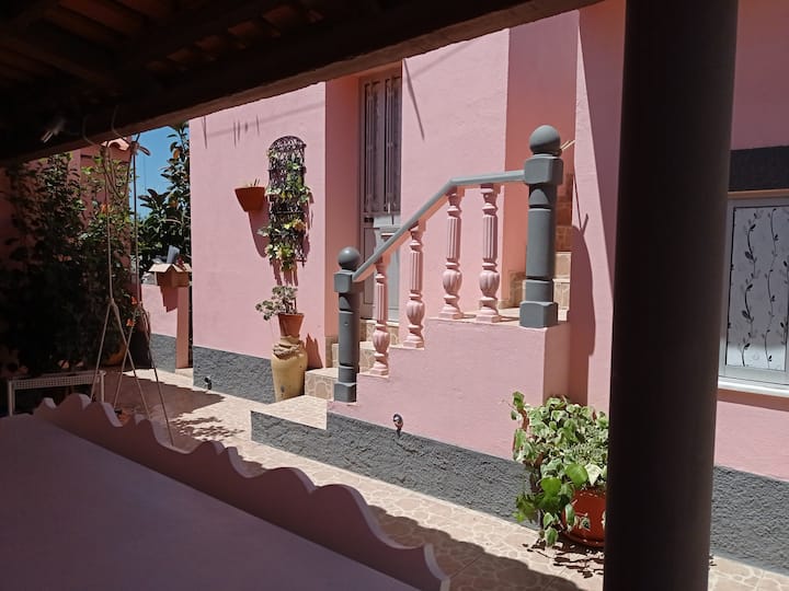 Quarto Privado (C/wc E Entrada Privada) + Terraço - Nazaré