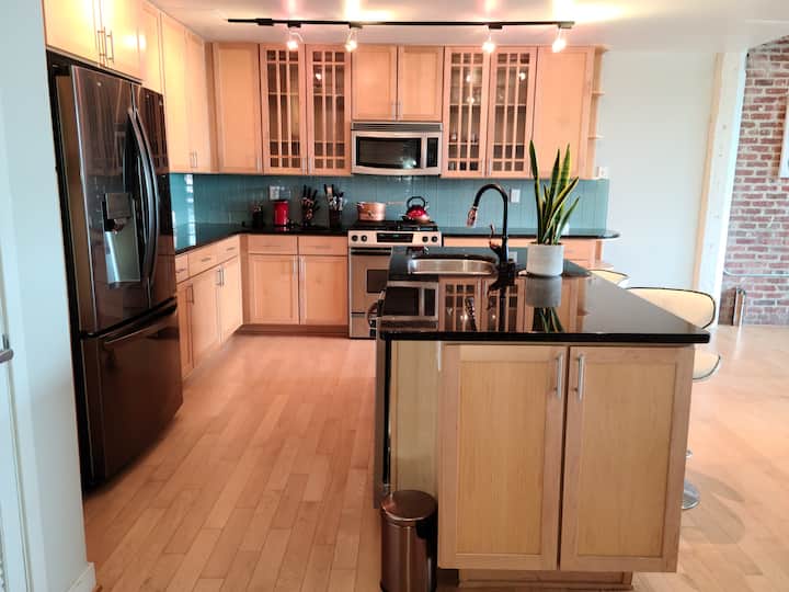 King Bed + Adjustable Bed + Parking - Baltimore, MD