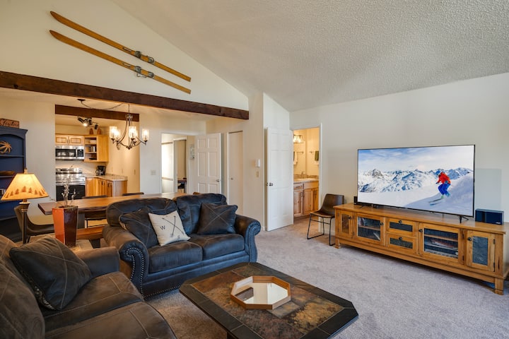 2 Minute Walk To Slopes, River & Mountain Views - Colorado