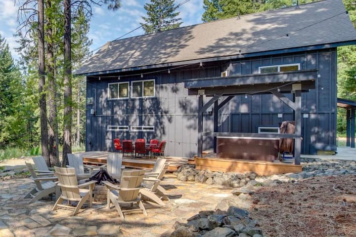 Funcadia Dreamy Mountain View Cabin W/ Hot Tub - Cle Elum, WA