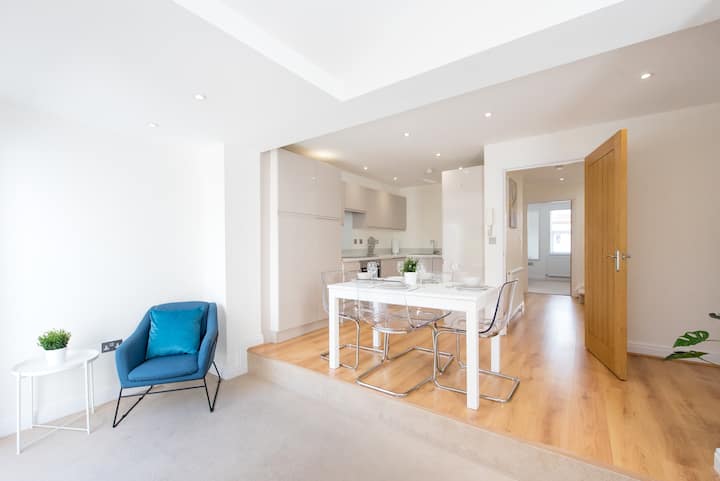 Romford Duplex - Balcony - Parking Space - Dagenham