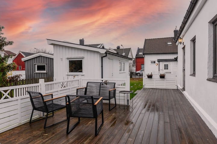 Stilig Anneks Med Stor Uteplass Nær Sjøen - Norway