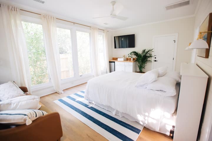 Renovated Island Suite W Private Yard - Charleston, SC