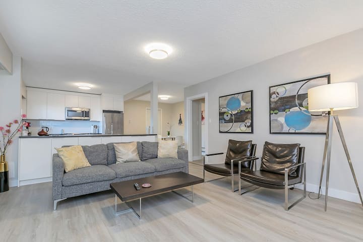 Modern Spacious Ocean-view Suite W/private Ent - Horseshoe Bay