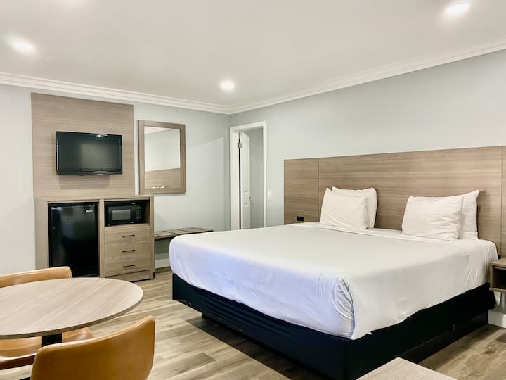 2br Suite: 1 King Ea. & Fireplace @ Lone Oak Lodge - Monterey, CA