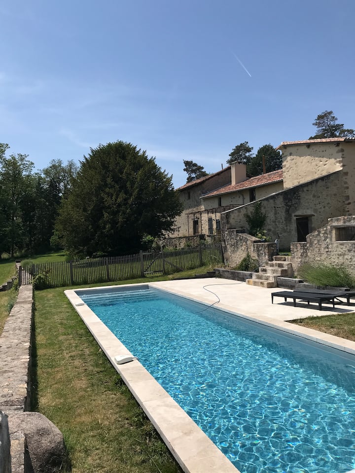 Gite à La Campagne/piscine Chauffée/sud-ouest - Confolens