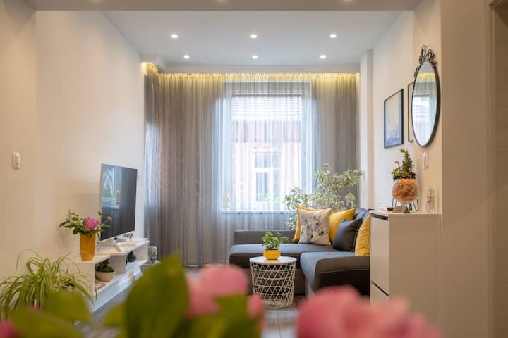 Cozy&spacious Flat With Terrace,top Center - Sofía