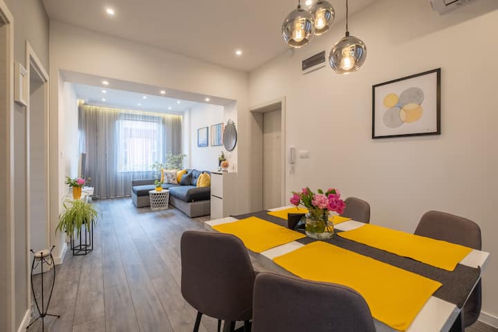 Cozy&spacious Flat With Terrace,top Center - Sofia