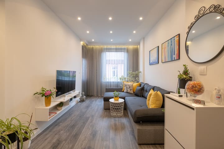 Cozy&spacious Flat With Terrace,top Center - Sofia